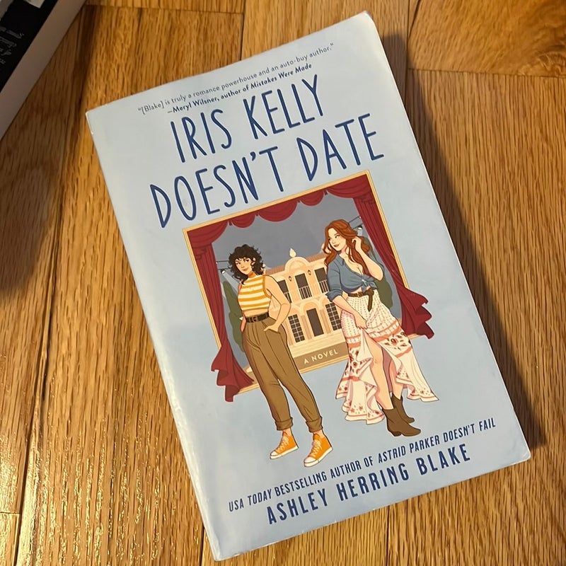 Iris Kelly Doesn't Date by Ashley Herring Blake, Paperback | Pangobooks