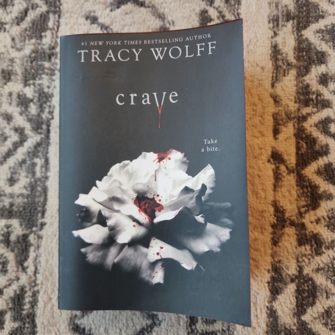 Crave by Tracy Wolff, Paperback | Pangobooks