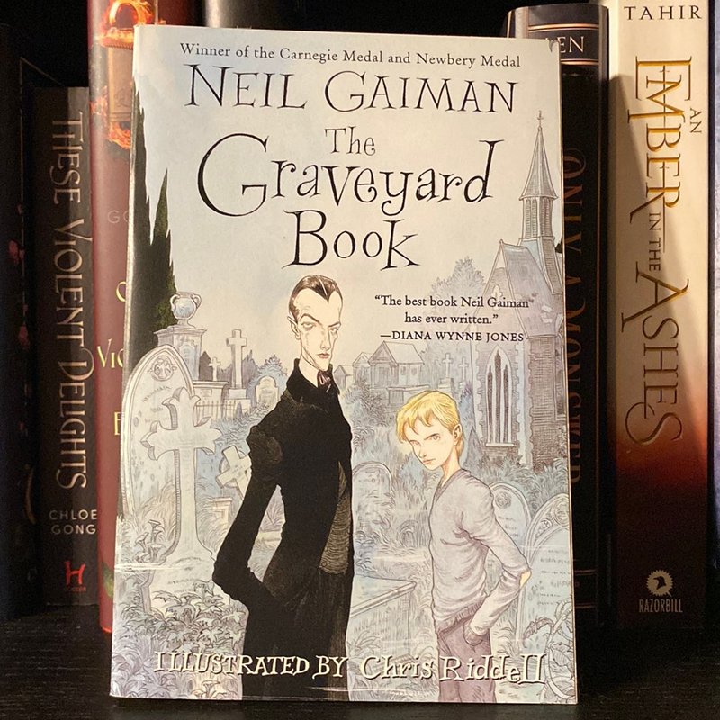 The Graveyard Book by Neil Gaiman, Paperback | Pangobooks