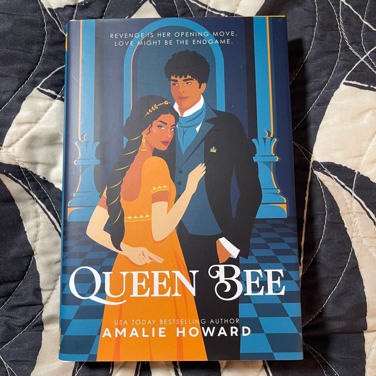 Queen Bee by Amalie Howard, Hardcover | Pangobooks