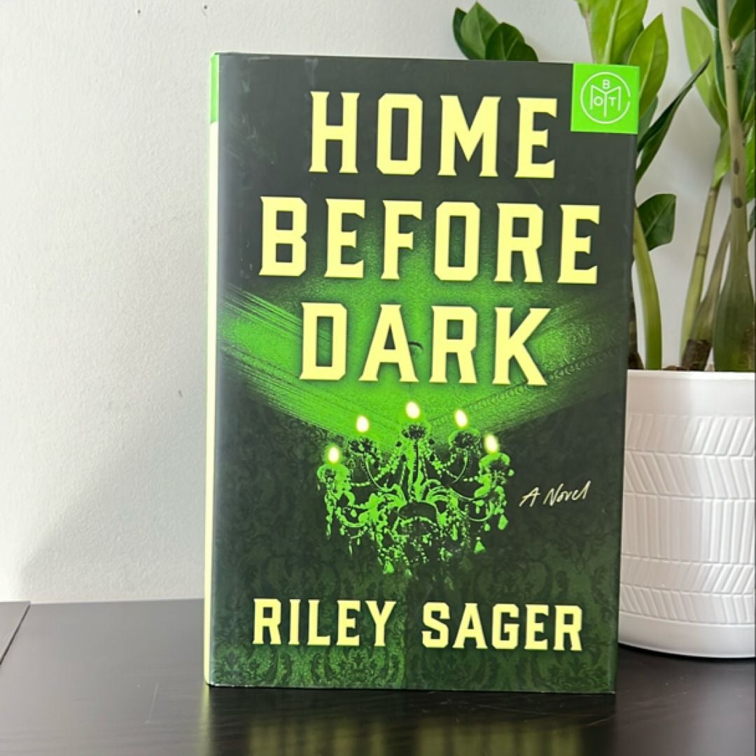 Home Before Dark by Riley Sager, Hardcover | Pangobooks