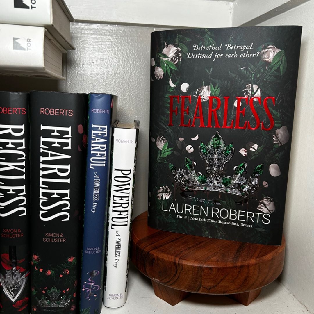Fearless by Lauren Roberts, Hardcover | Pangobooks