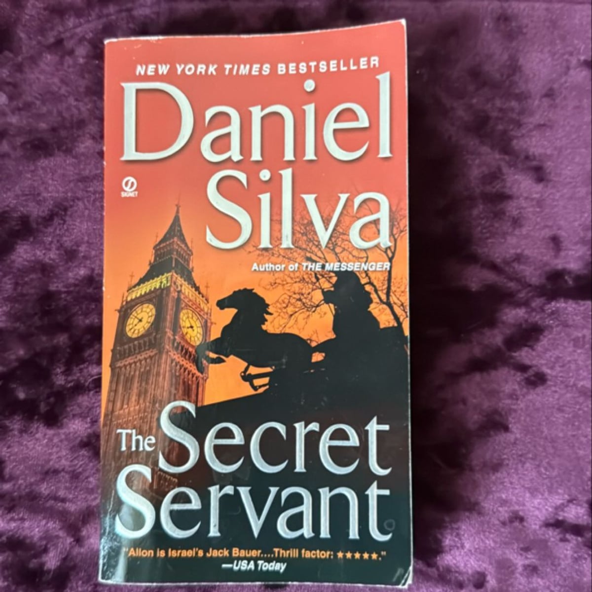 The Secret Servant by Daniel Silva, Paperback | Pangobooks
