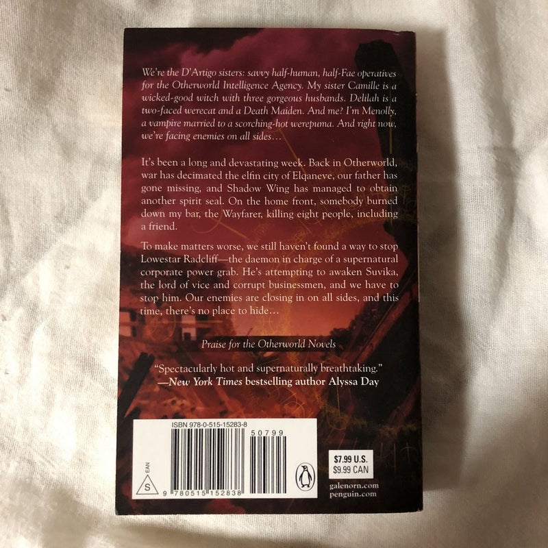 Crimson Veil by Yasmine Galenorn, Paperback | Pangobooks