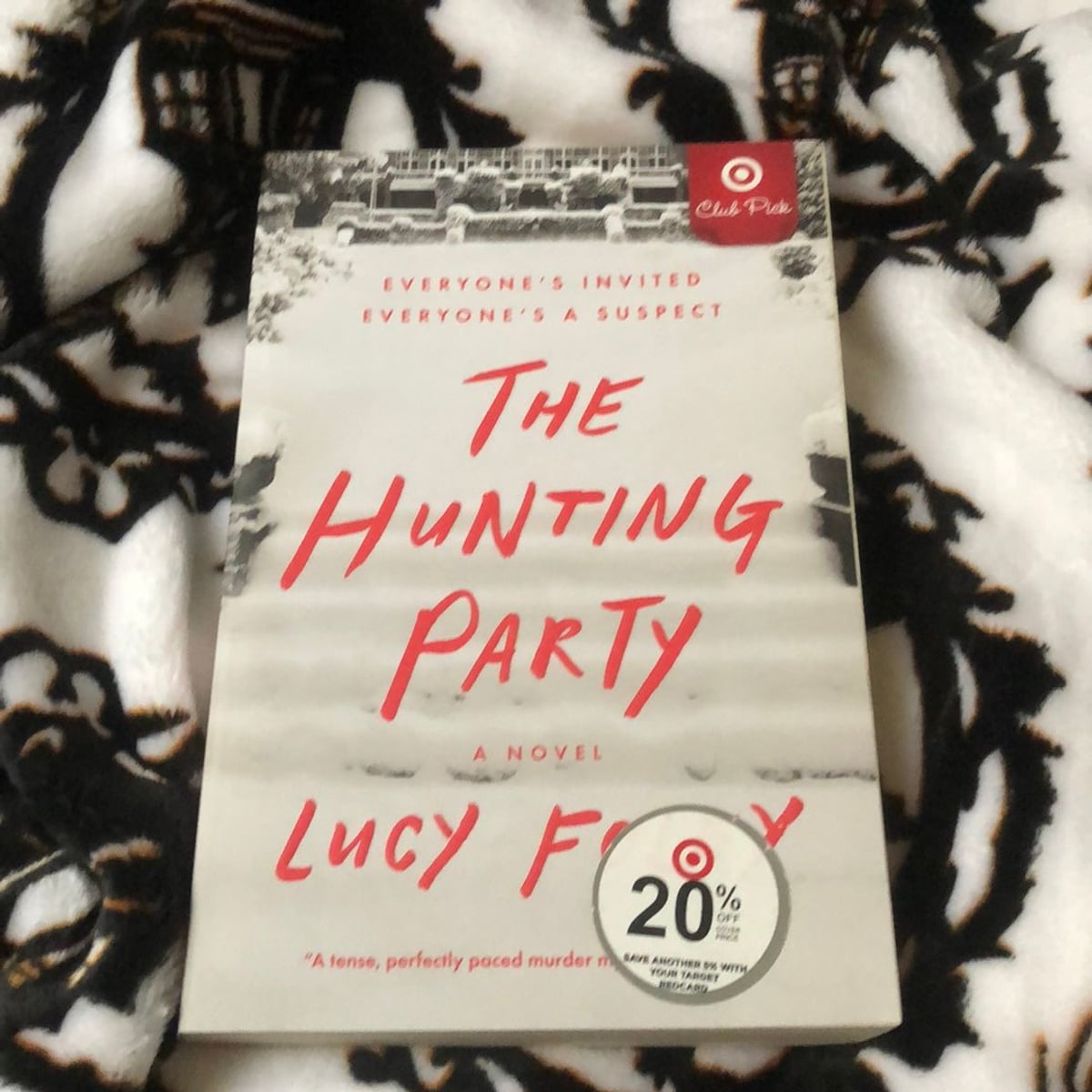 The Hunting Party by Lucy Foley, Paperback | Pangobooks