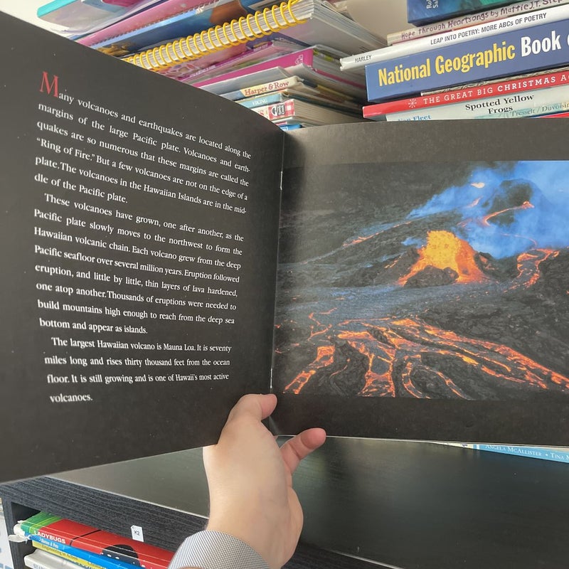 Volcanoes by Seymour Simon, Paperback | Pangobooks