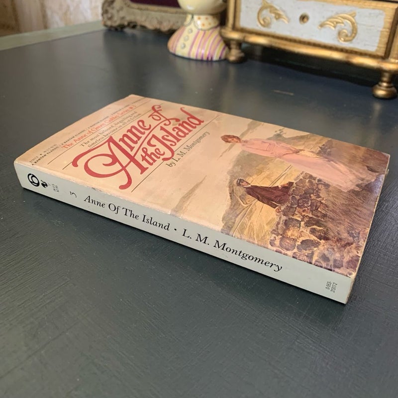 Anne of the Island by L. M. Montgomery, Paperback | Pangobooks