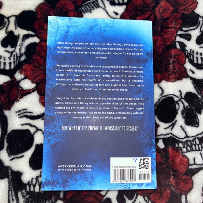 Offside by Avery Keelan, Paperback | Pangobooks