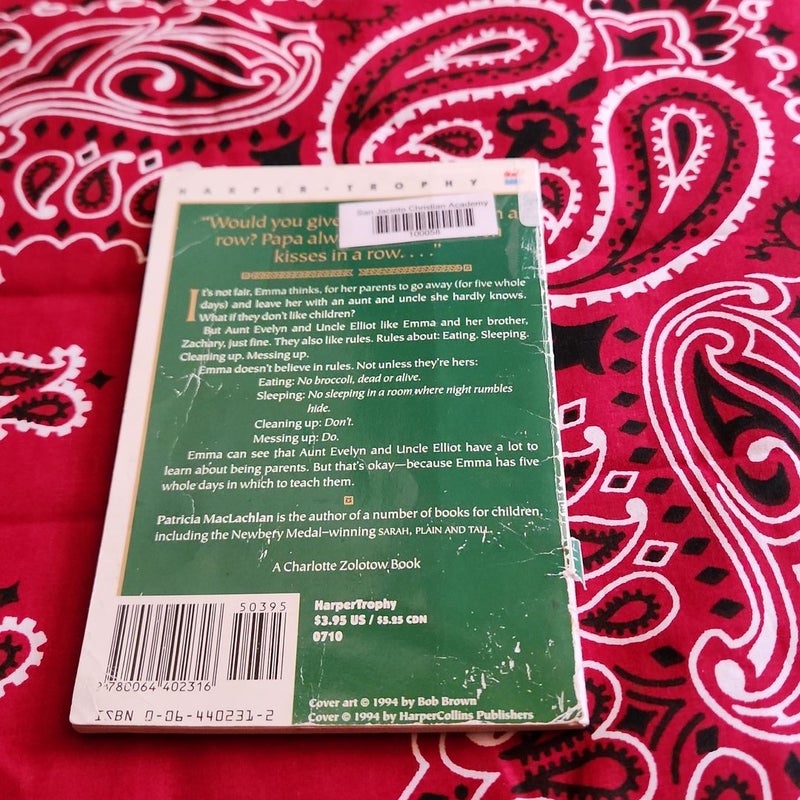 Seven Kisses in a Row by Patricia MacLachlan, Paperback | Pangobooks