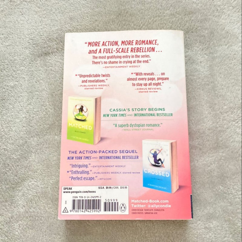 Reached by Ally Condie, Paperback | Pangobooks