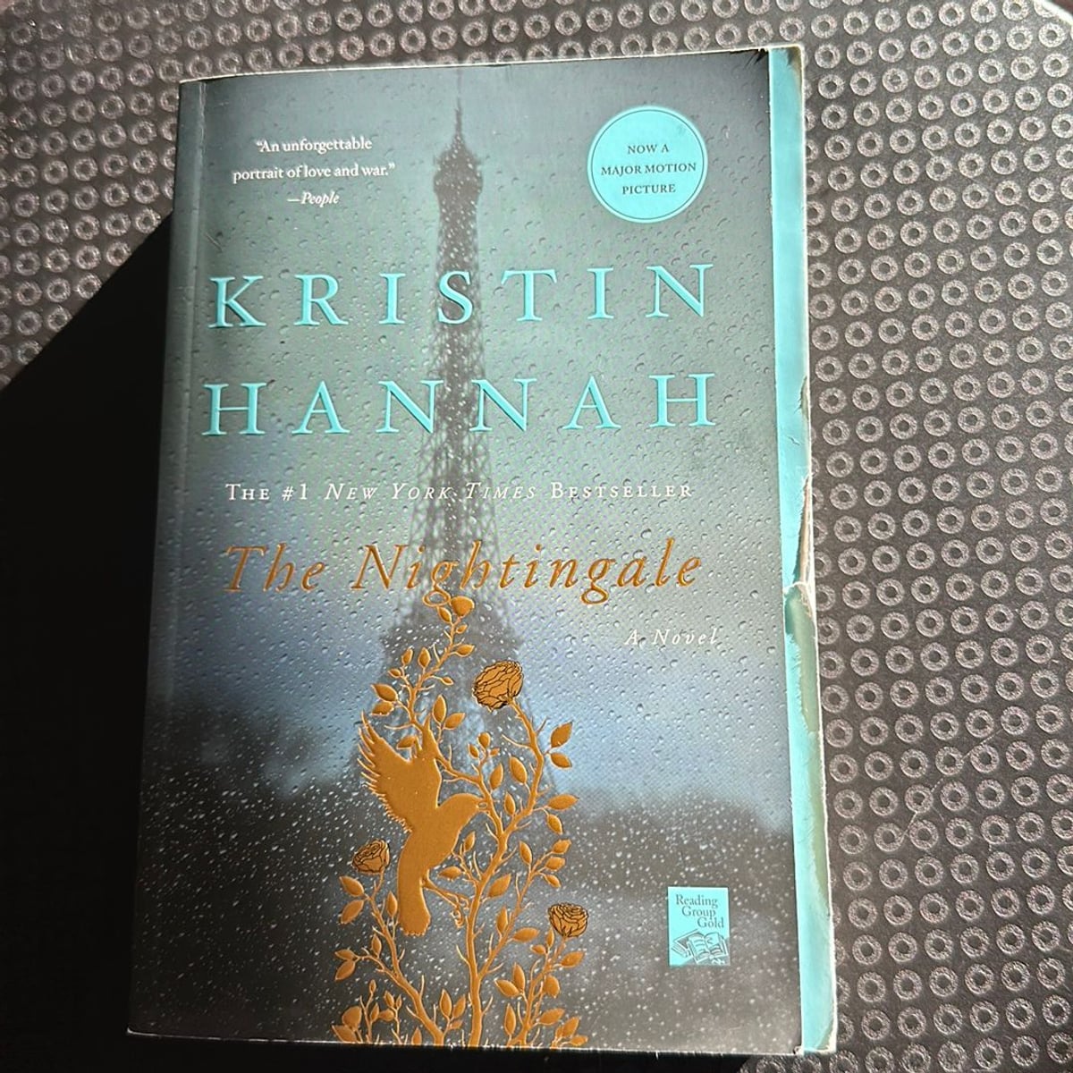 The Nightingale by Kristin Hannah, Paperback | Pangobooks
