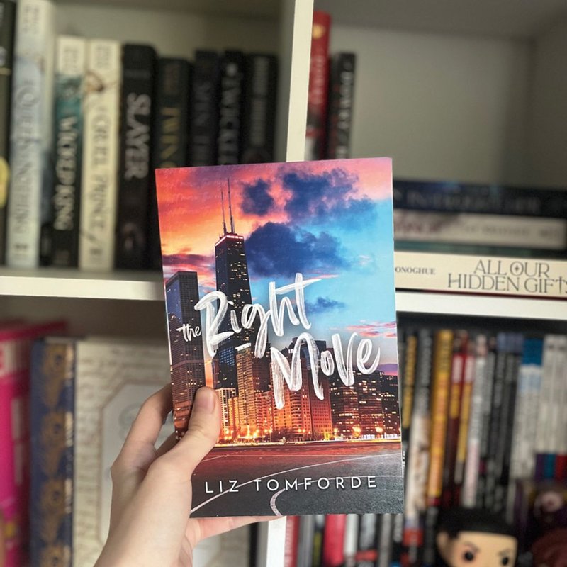 The Right Move by Liz Tomforde, Paperback | Pangobooks