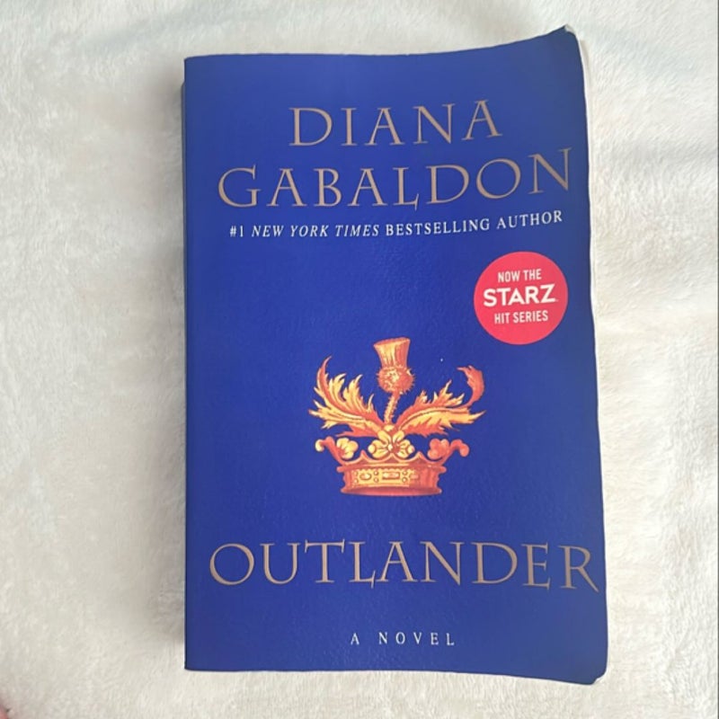 Outlander by Diana Gabaldon, Paperback | Pangobooks