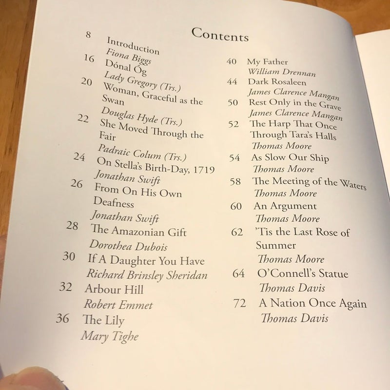 Pocket Irish Poetry by Fiona Biggs, Hardcover | Pangobooks