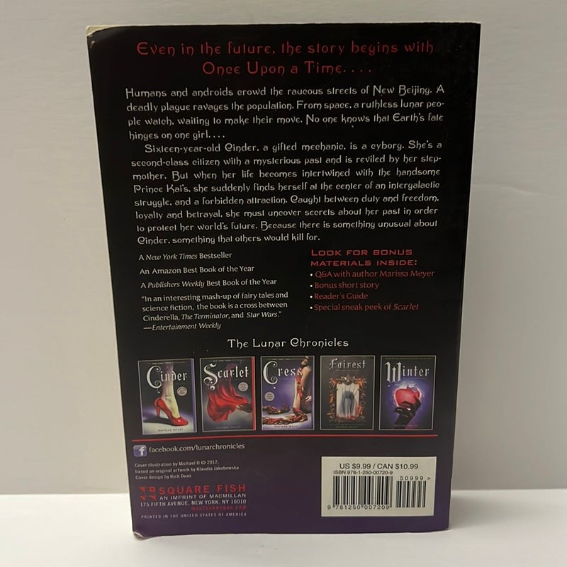 Cinder (Lunar Chronicles, Book 1) by Marissa Meyer, Paperback | Pangobooks