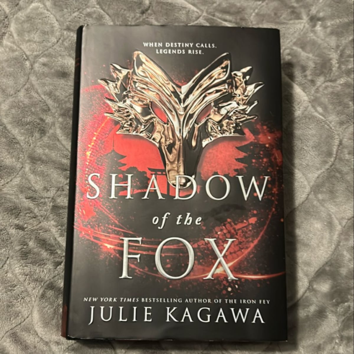 Shadow of the Fox by Julie Kagawa, Hardcover | Pangobooks