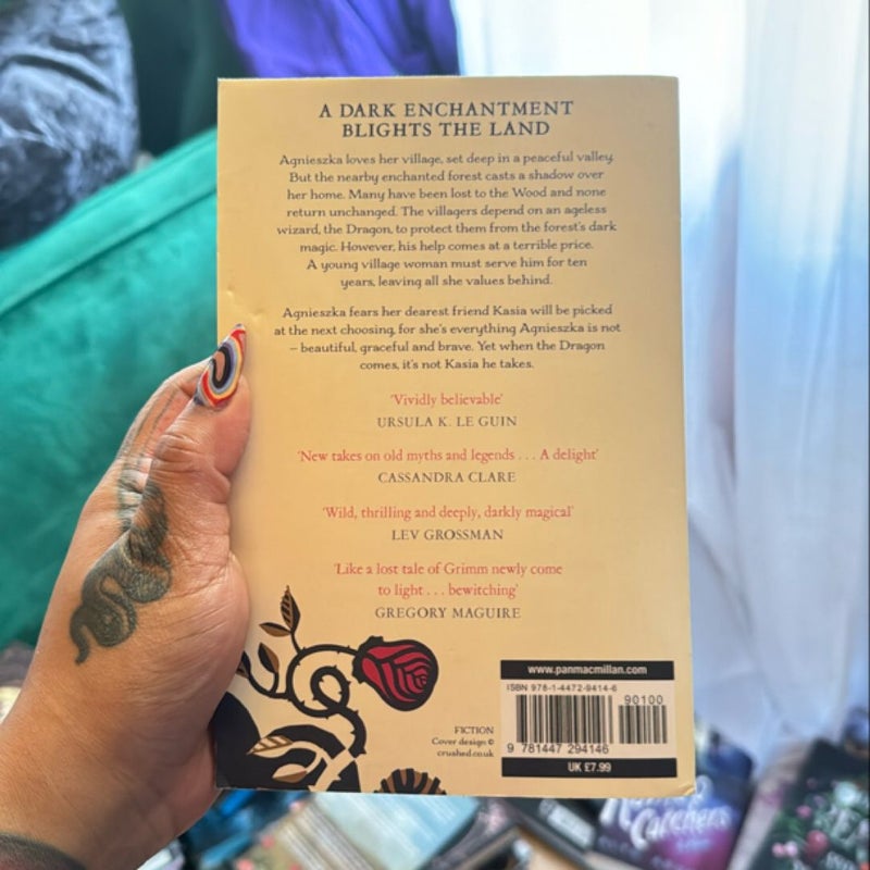 Uprooted by Naomi Novik, Paperback | Pangobooks