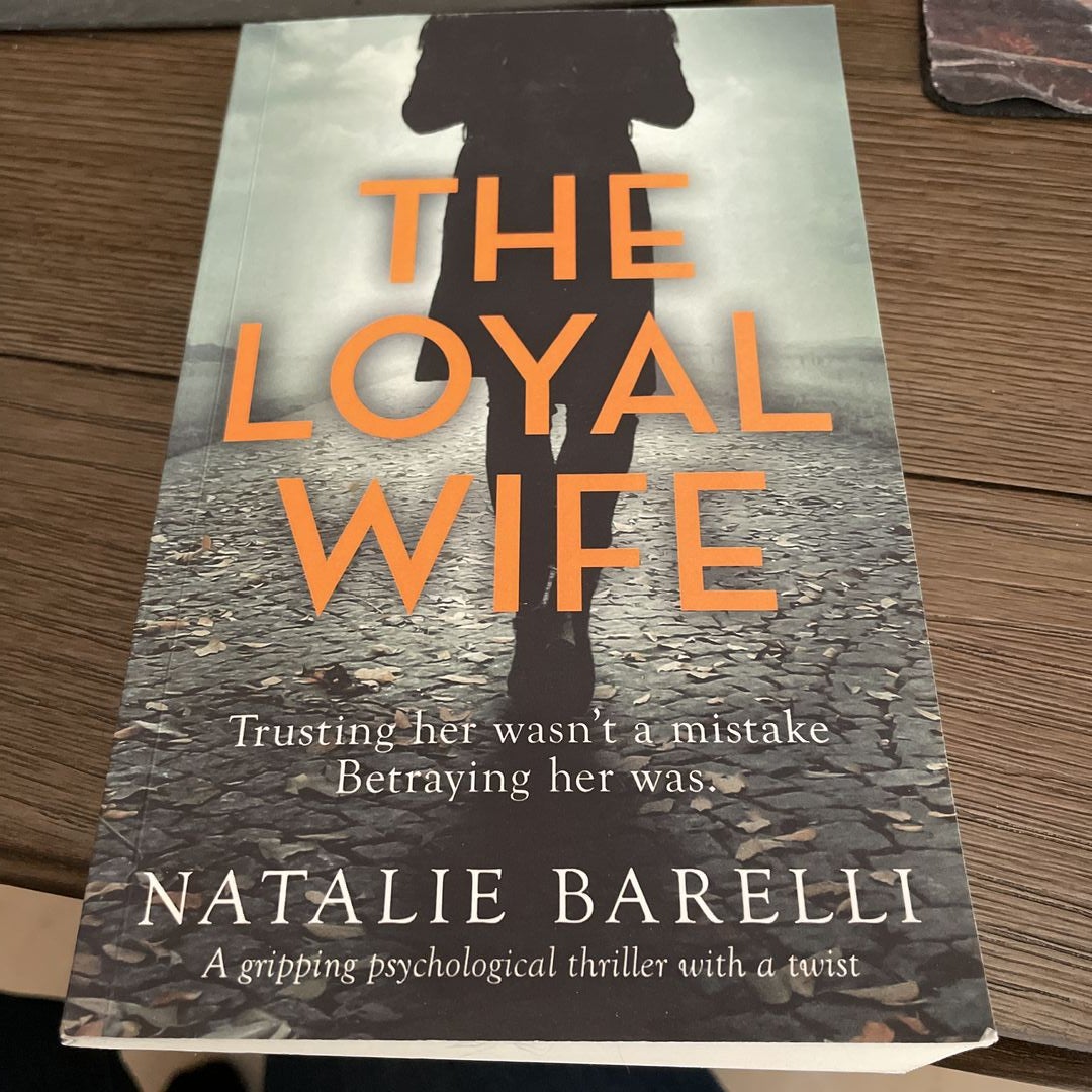 The Loyal Wife by Natalie Barelli, Paperback | Pangobooks