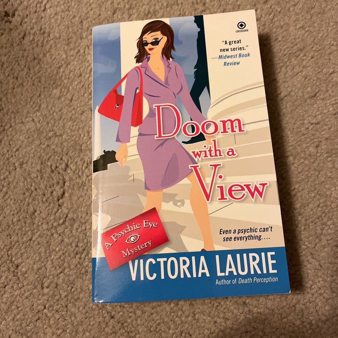 Doom with a View by Victoria Laurie, Paperback | Pangobooks