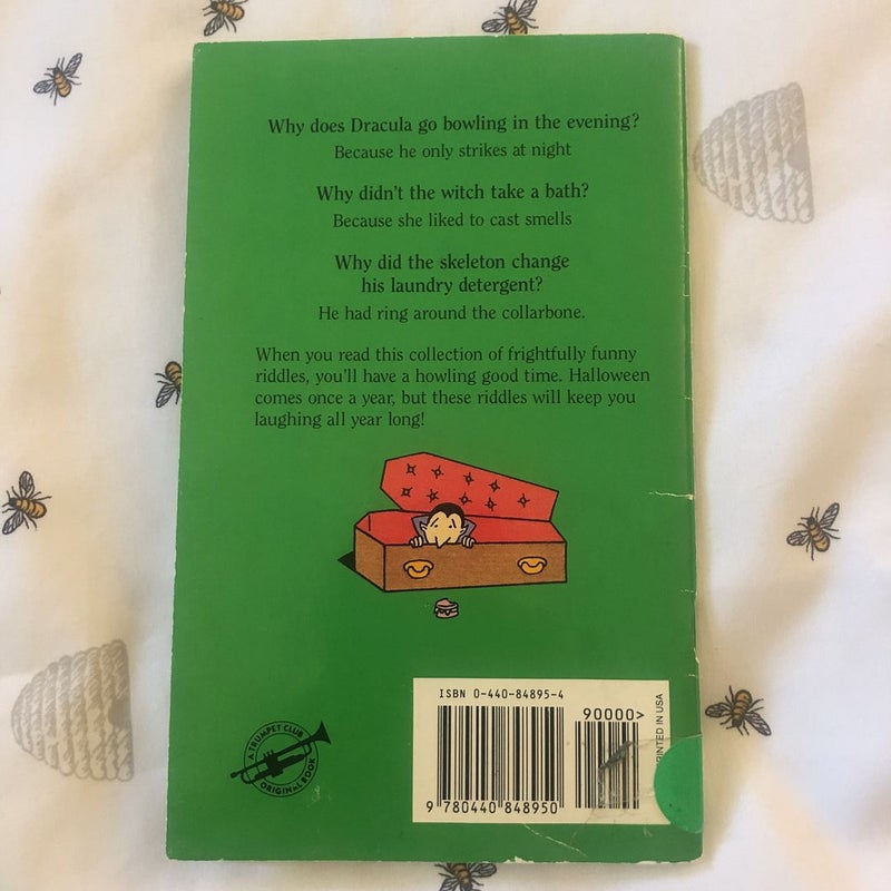 The Toothless Vampire by Ferida Wolff, Paperback | Pangobooks