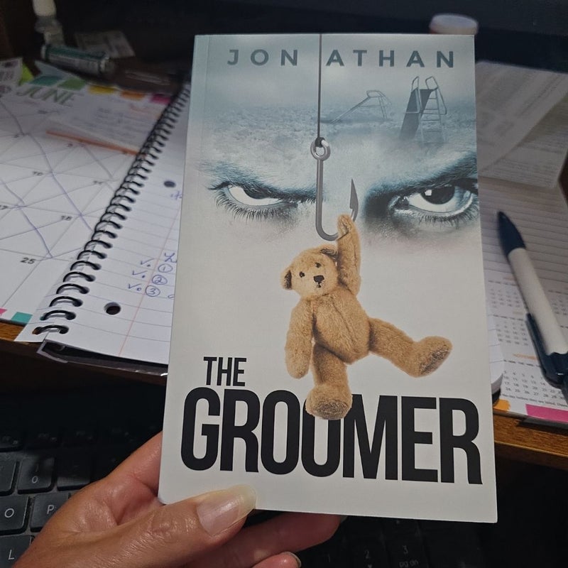 The Groomer by Jon Athan, Paperback | Pangobooks