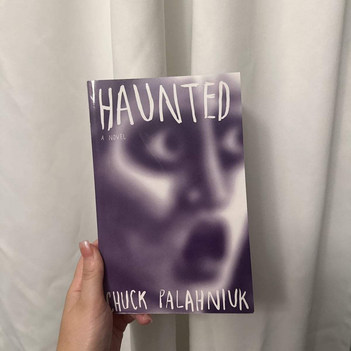 Haunted by Chuck Palahniuk, Paperback | Pangobooks