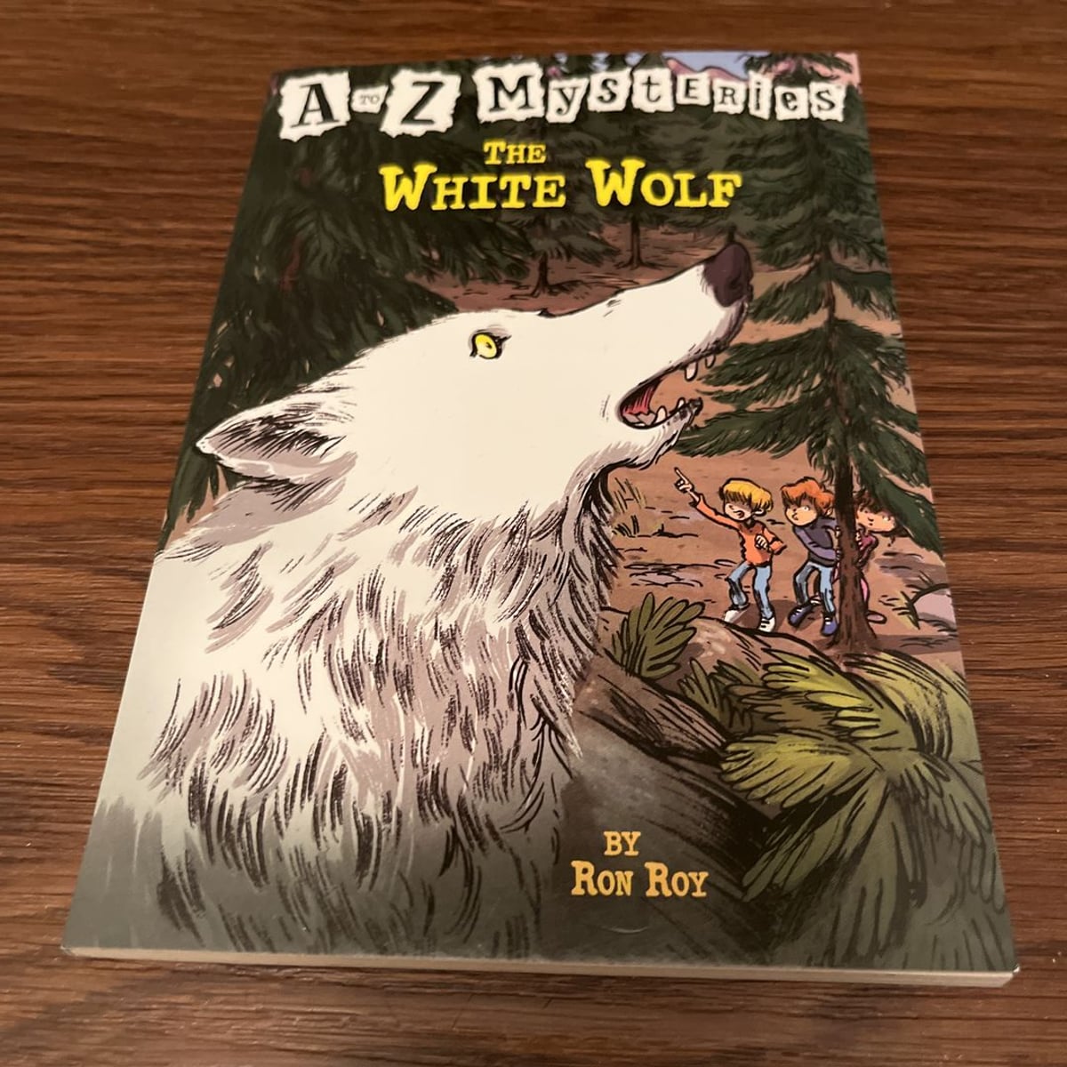 A to Z Mysteries: the White Wolf by Ron Roy