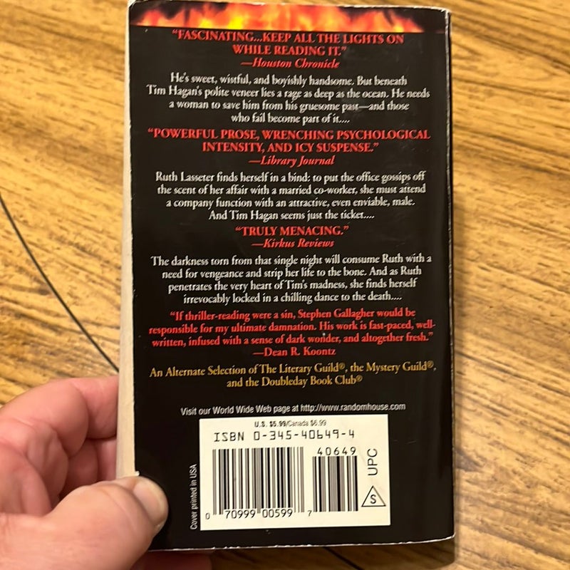 Red, Red Robin by Stephen Gallagher, Paperback | Pangobooks