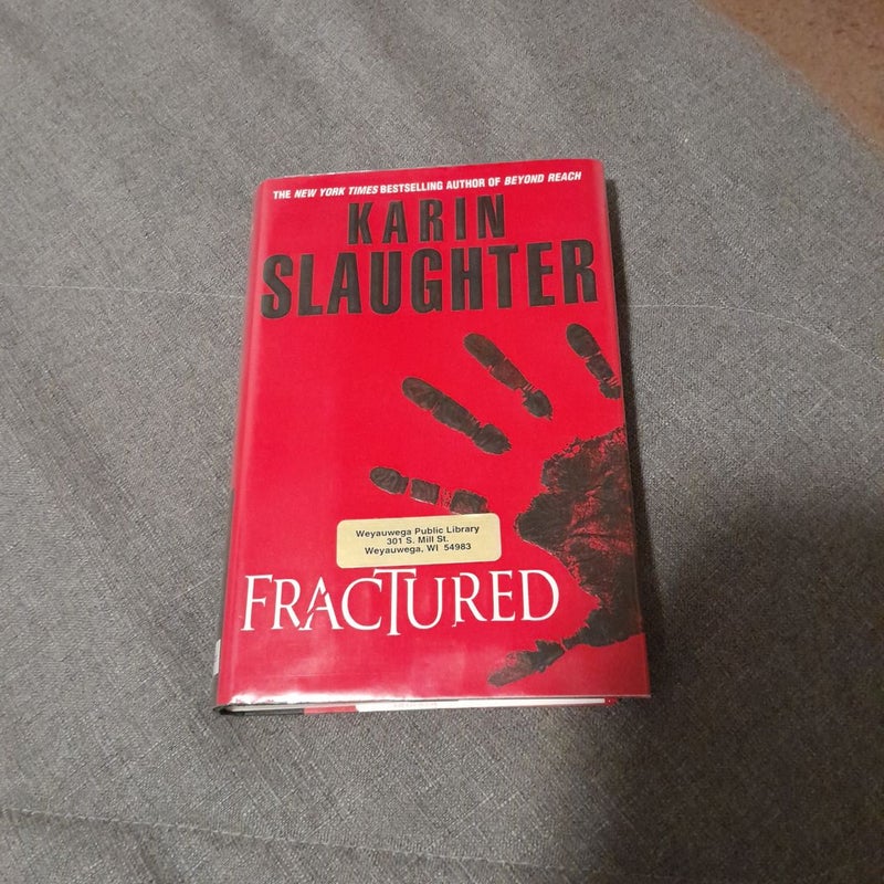Fractured by Karin Slaughter, Hardcover | Pangobooks