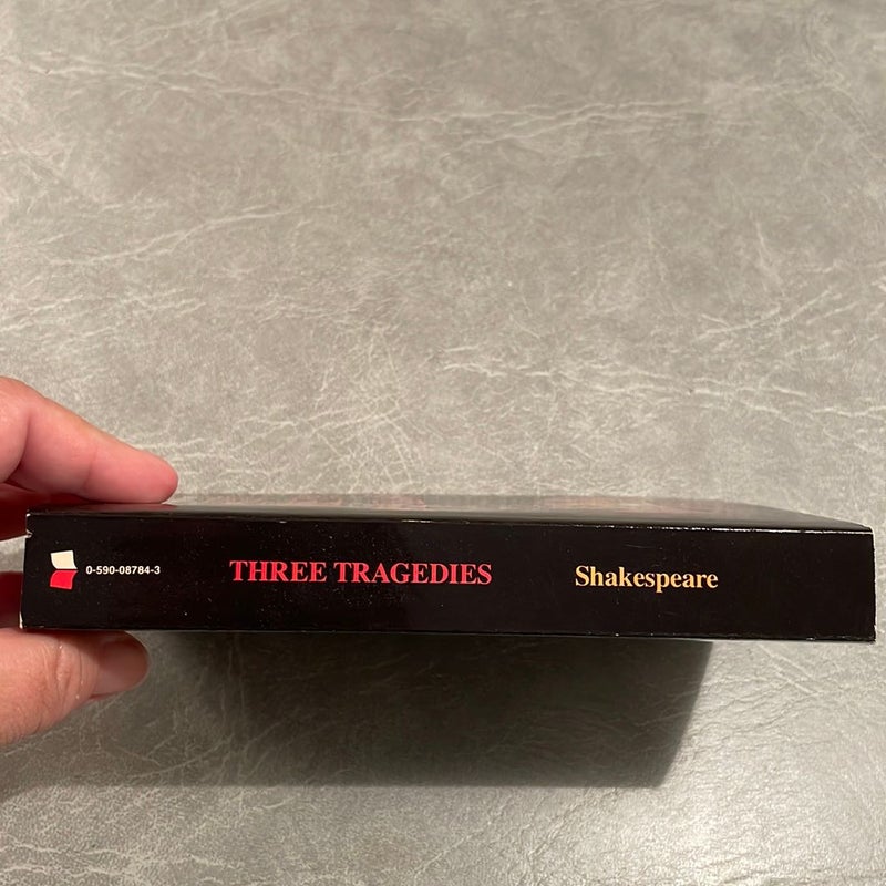 Three Tragedies William Shakespeare by William Shakespeare , Paperback | Pangobooks