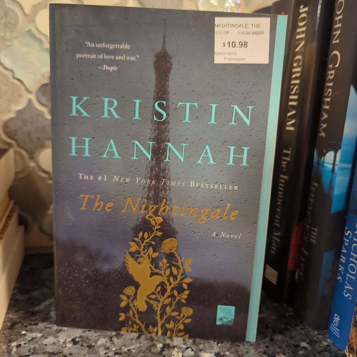The Nightingale by Kristin Hannah, Paperback | Pangobooks