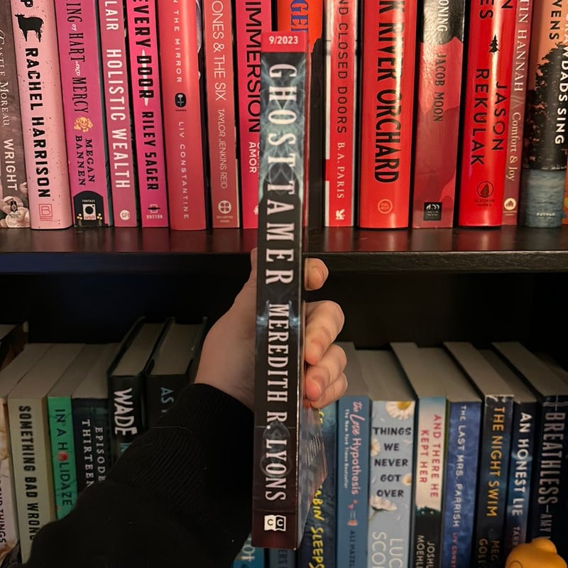 Ghost Tamer by Meredith R. Lyons, Paperback | Pangobooks