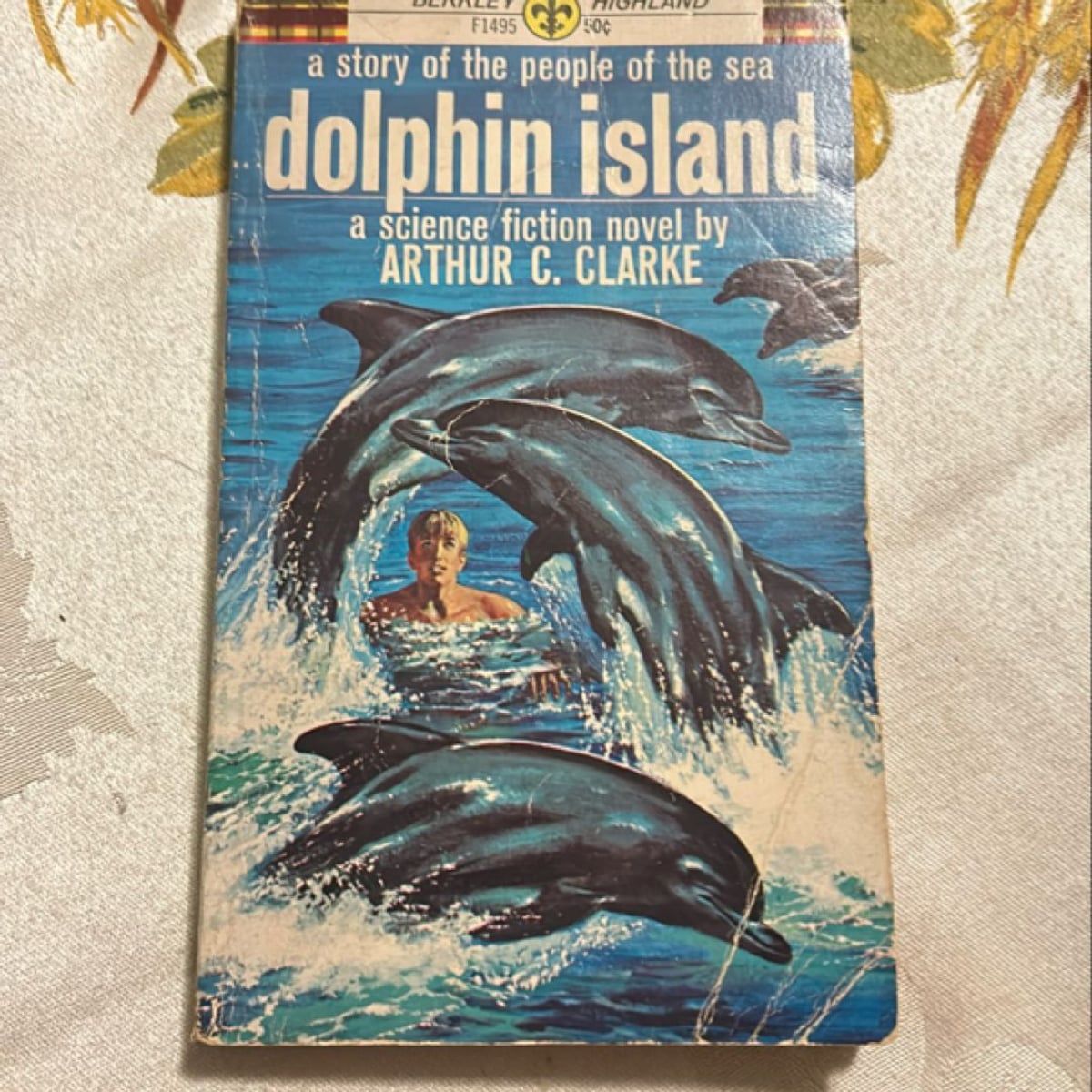 Dolphin Island by Arthur C. Clarke, Paperback | Pangobooks
