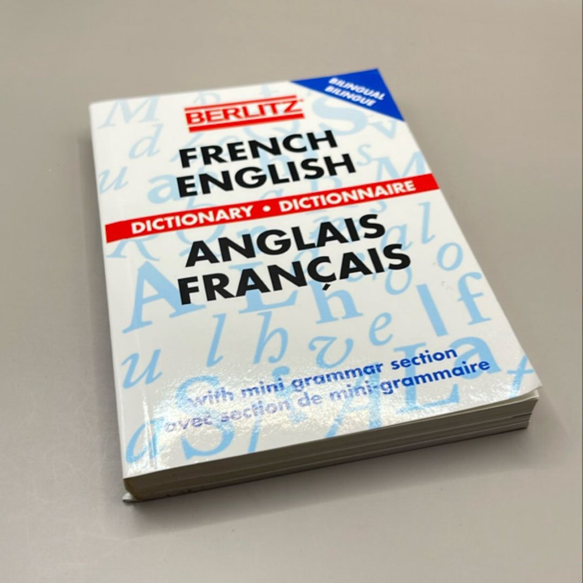 French-English Dictionary by Berlitz Editors