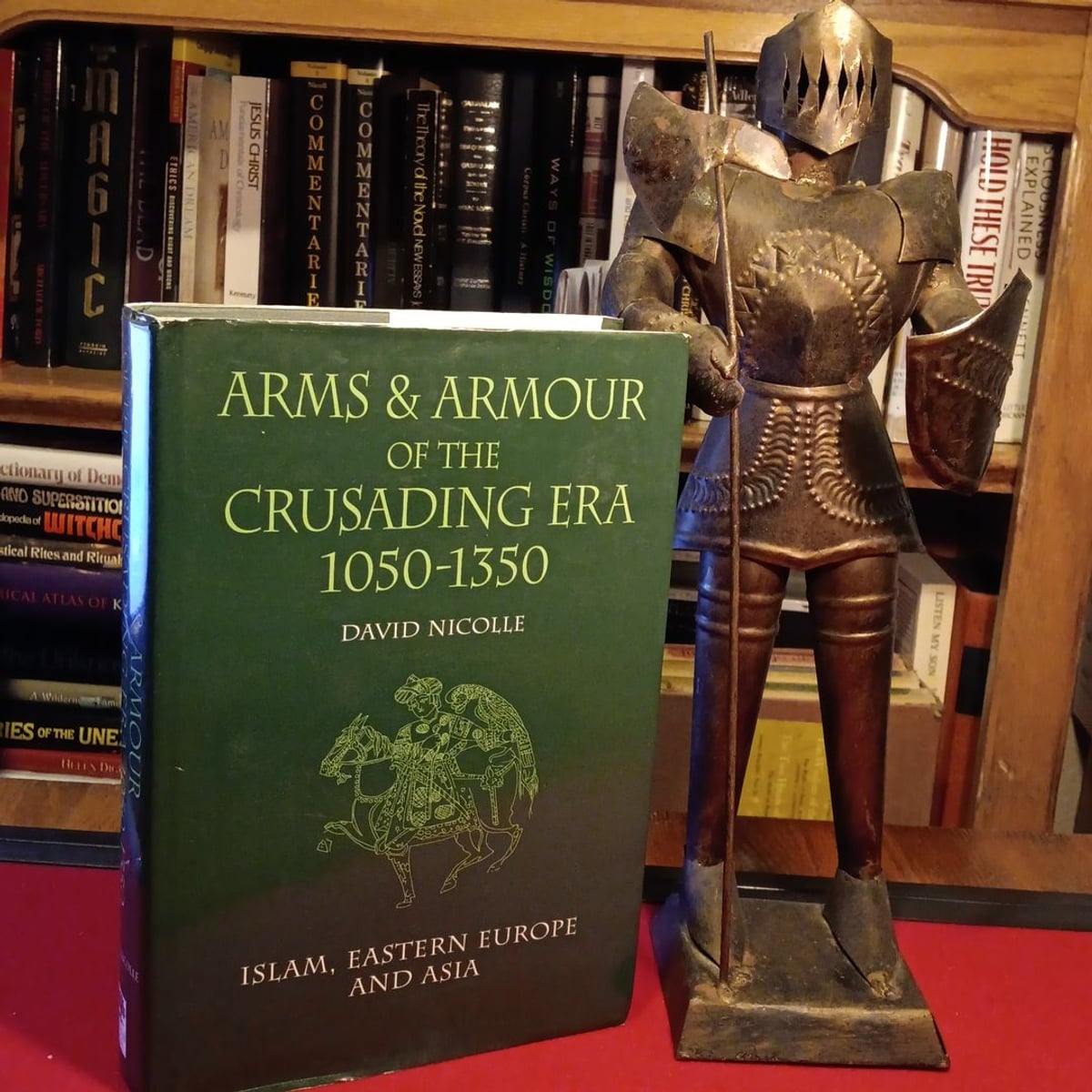 Arms & Armour of the Crusading Area 1050-1350 by David Nicolle ...
