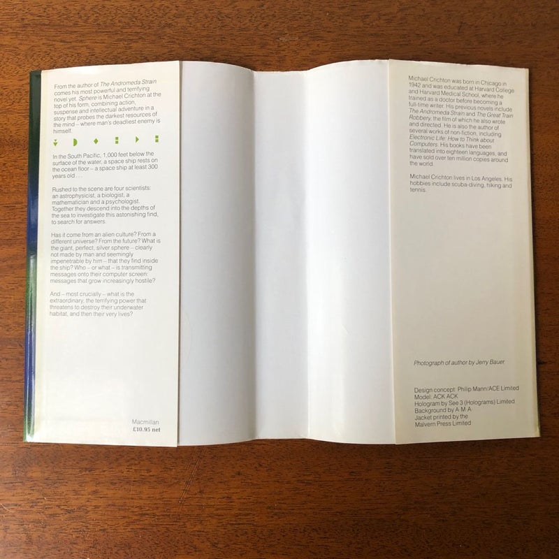 Sphere by Michael Crichton, Hardcover | Pangobooks