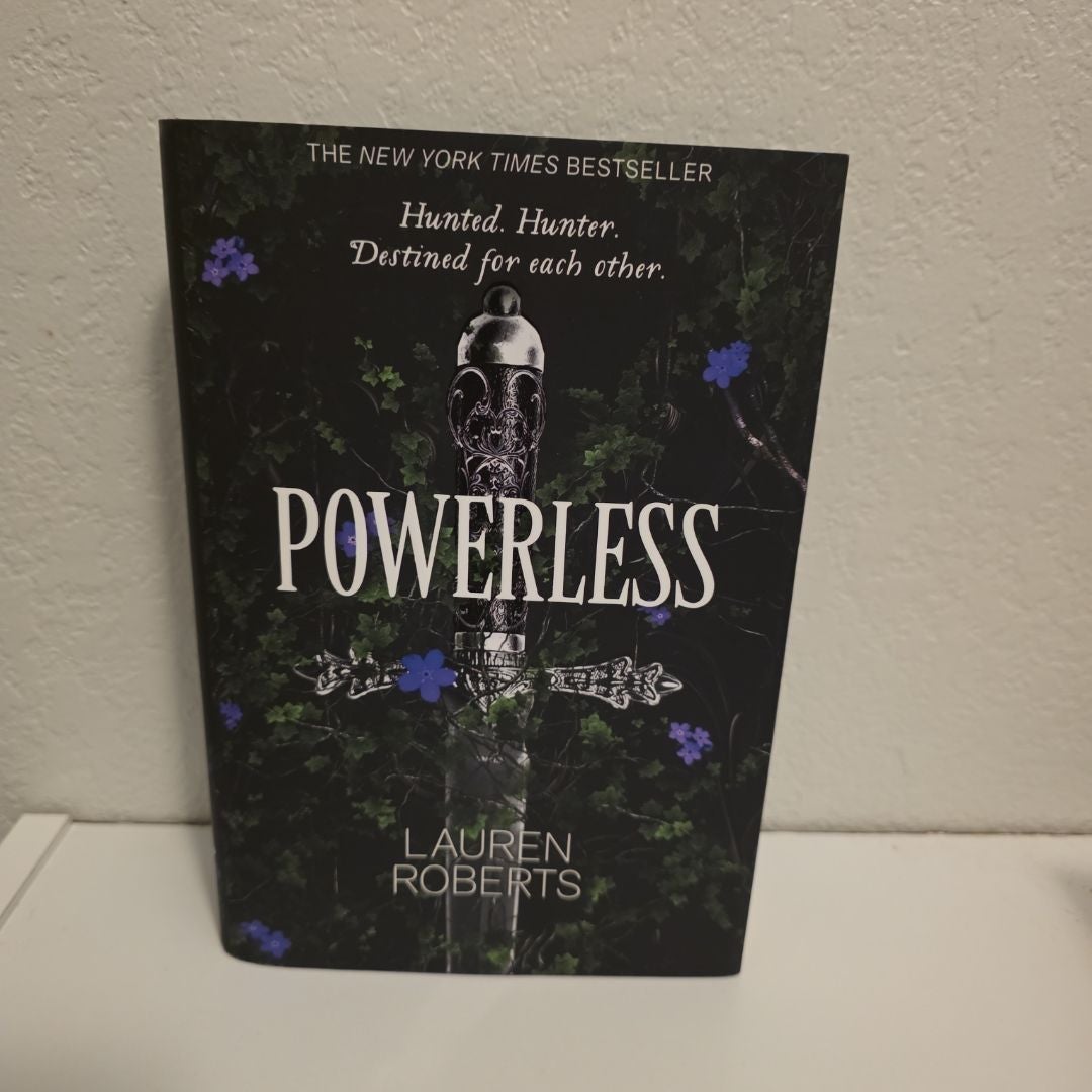 Powerless *Signed* by Lauren Roberts , Hardcover | Pangobooks