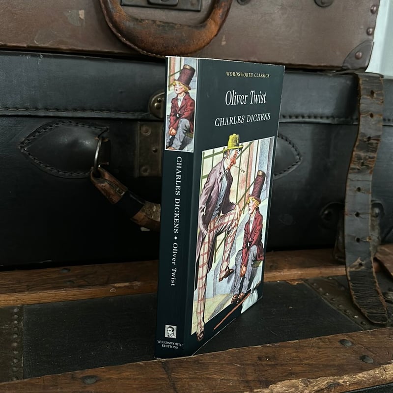 Oliver Twist by Charles Dickens , Paperback | Pangobooks