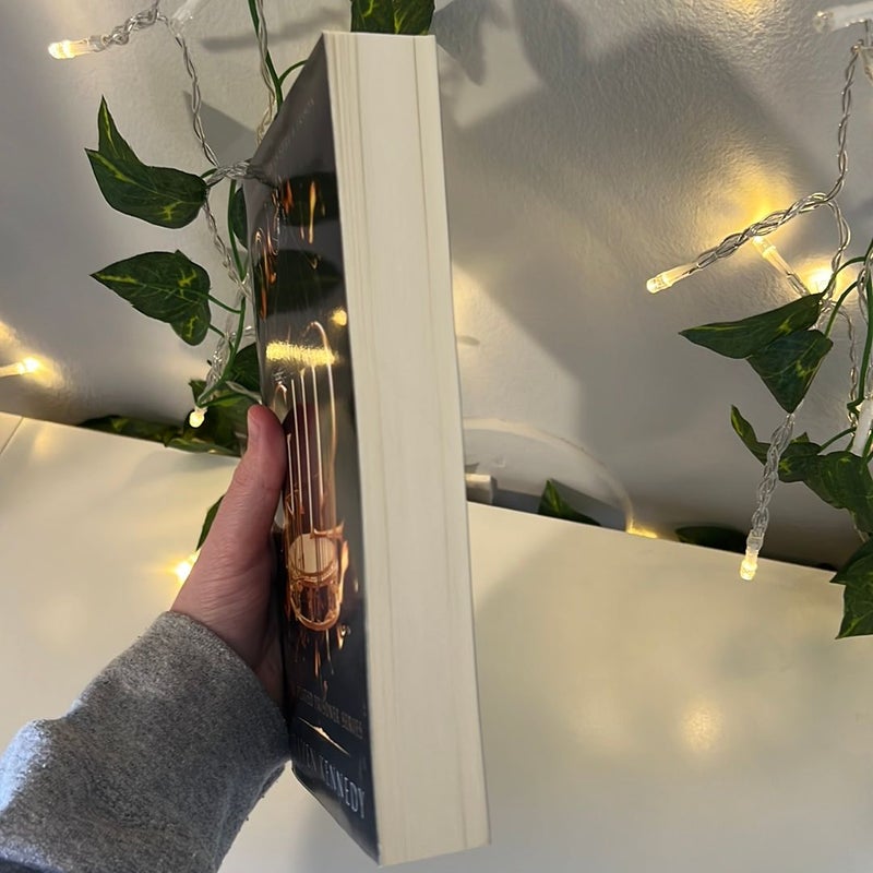 Gild by Raven Kennedy, Paperback | Pangobooks