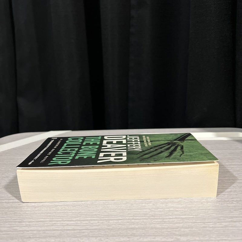 The Bone Collector by Jeffery Deaver, Paperback | Pangobooks