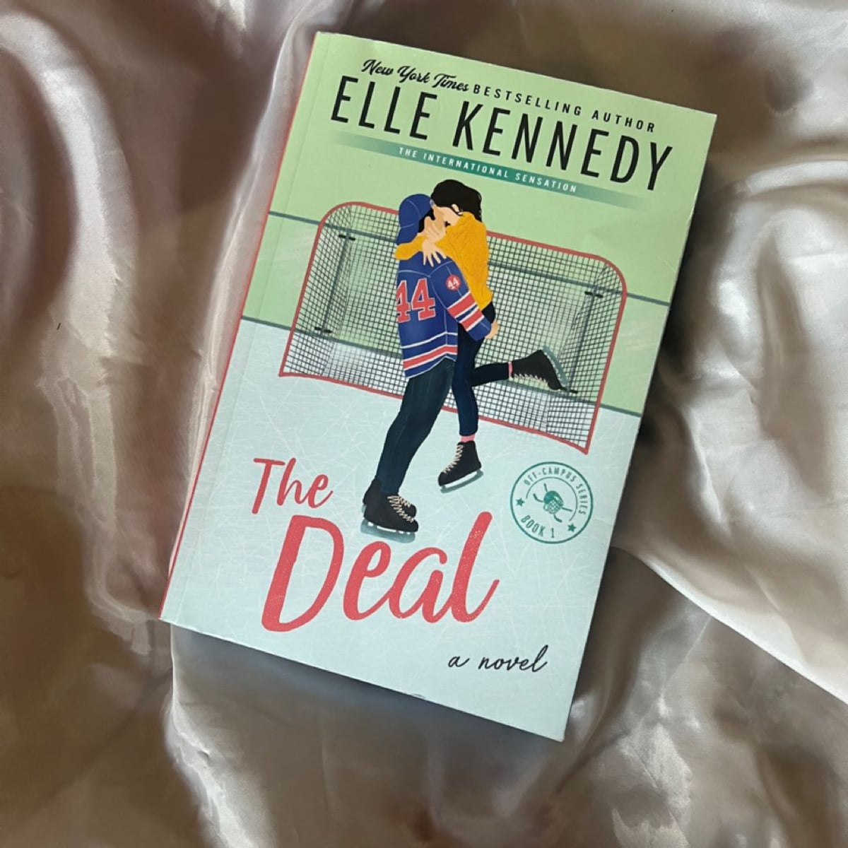 The Deal by Elle Kennedy, Paperback | Pangobooks