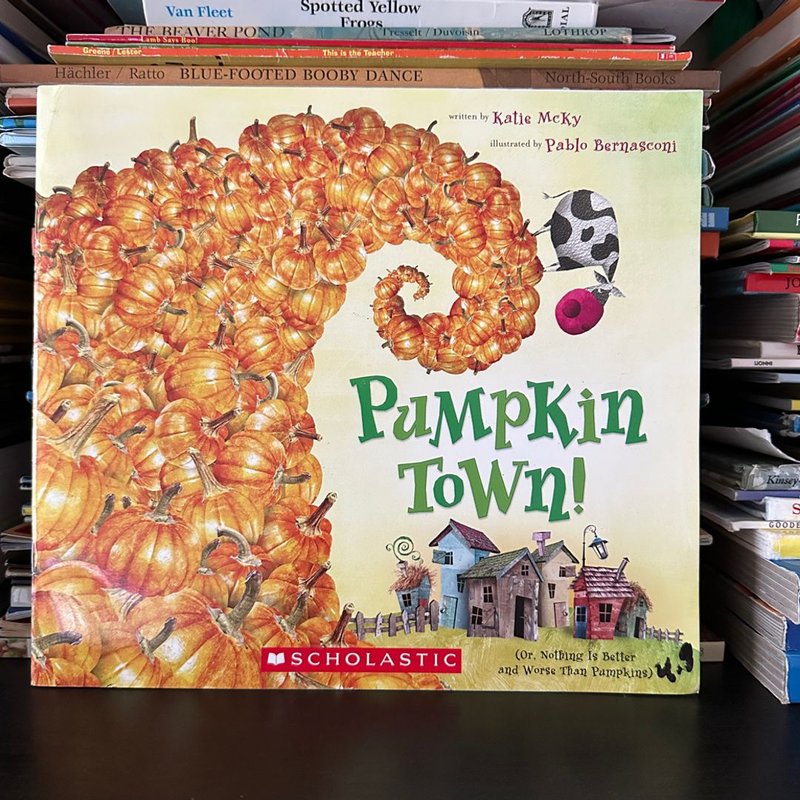 Pumpkin Town! by Katie McKy, Paperback | Pangobooks