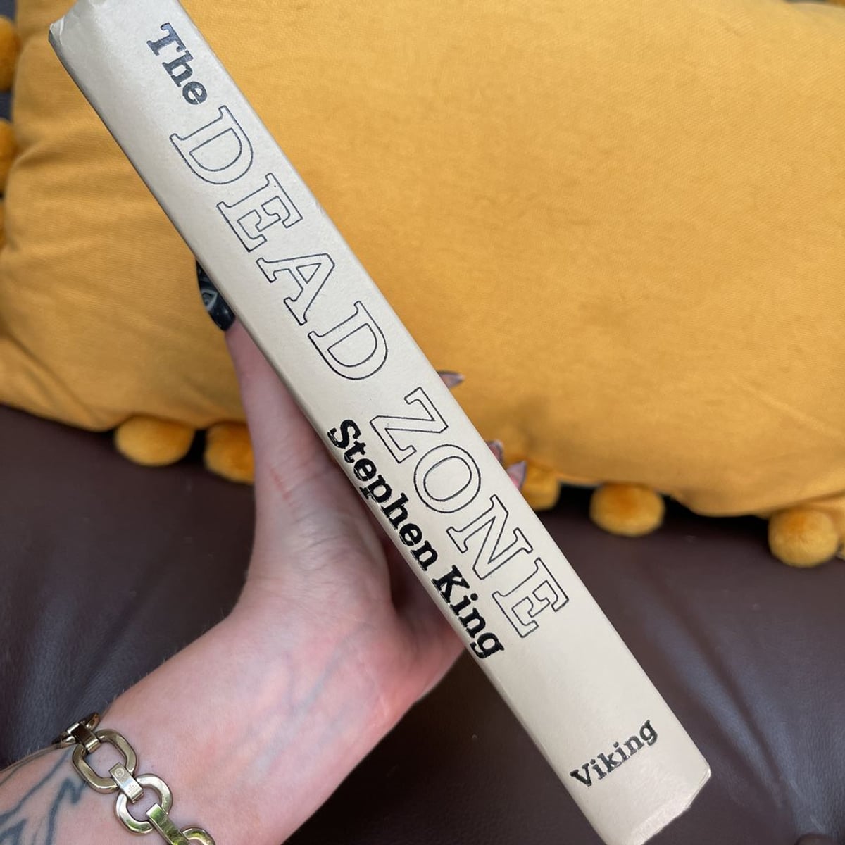 The Dead Zone by Stephen King, Hardcover | Pangobooks