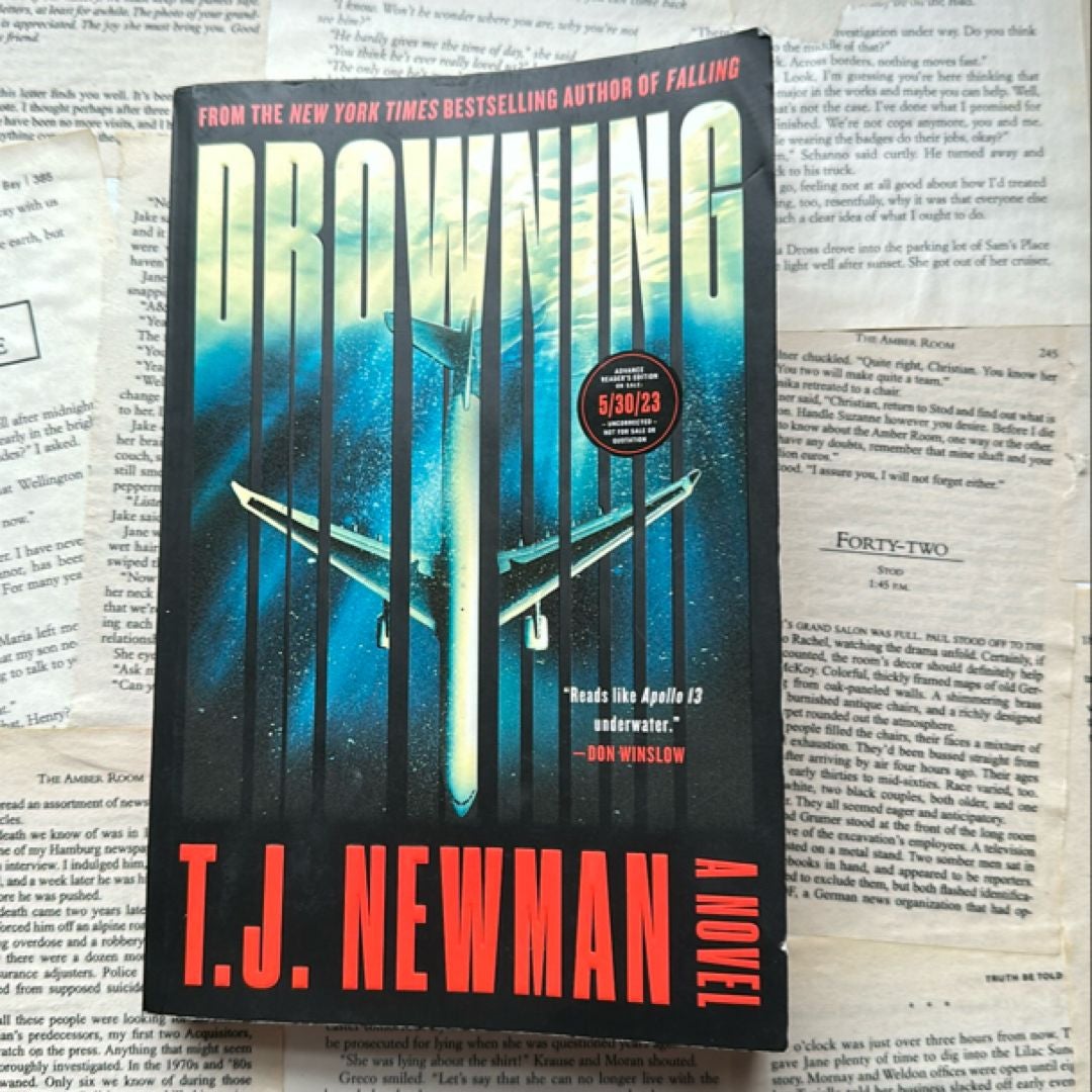 Drowning by T.J. Newman, Paperback | Pangobooks