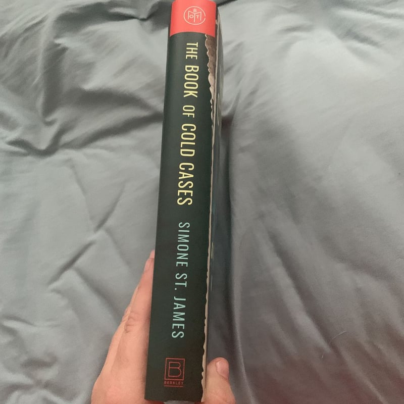 The Book of Cold Cases by Simone St. James, Hardcover | Pangobooks
