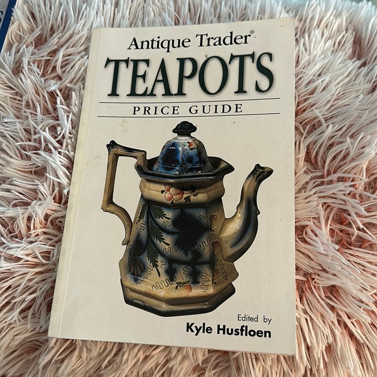 Antique Trader Teapots Price Guide by Kyle Husfloen