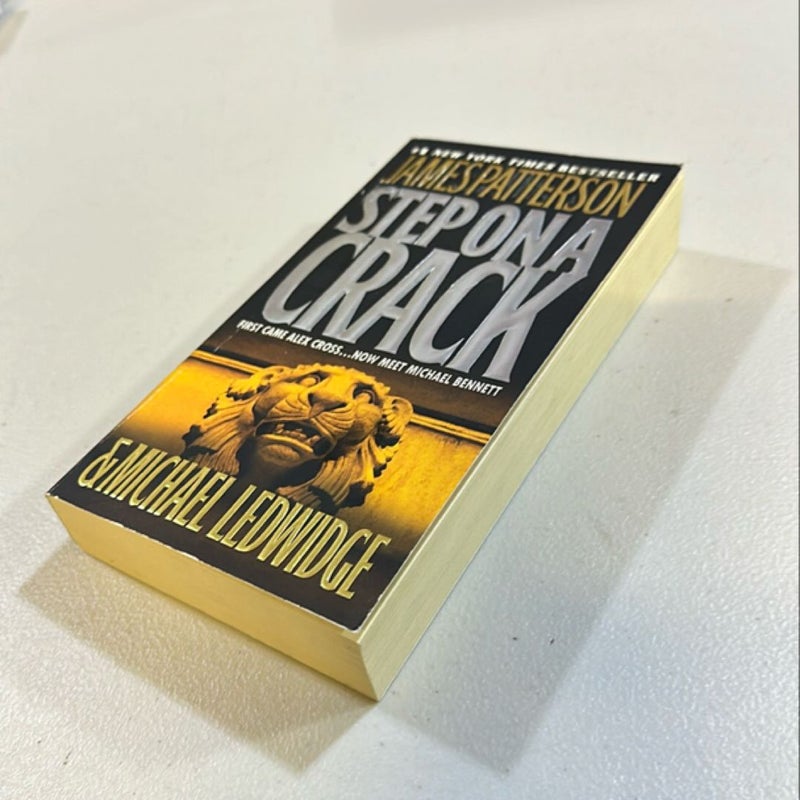 Step on a Crack by James Patterson; Michael Ledwidge, Paperback ...