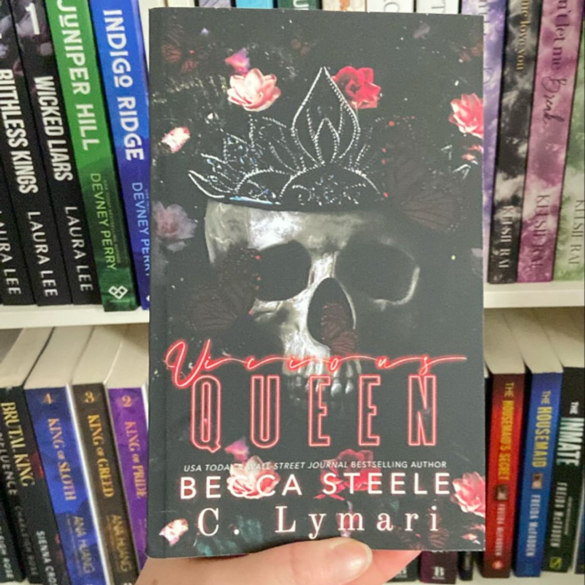 Vicious Queen by Becca Steele and C. Lymari, Paperback | Pangobooks