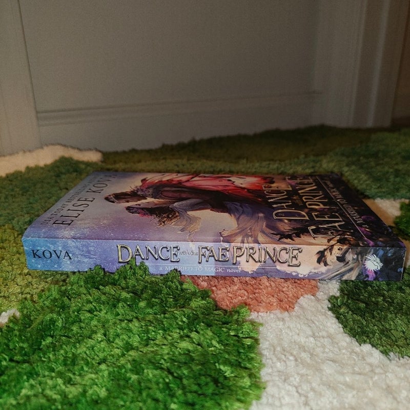 A Dance with the Fae Prince by Elise Kova, Paperback | Pangobooks