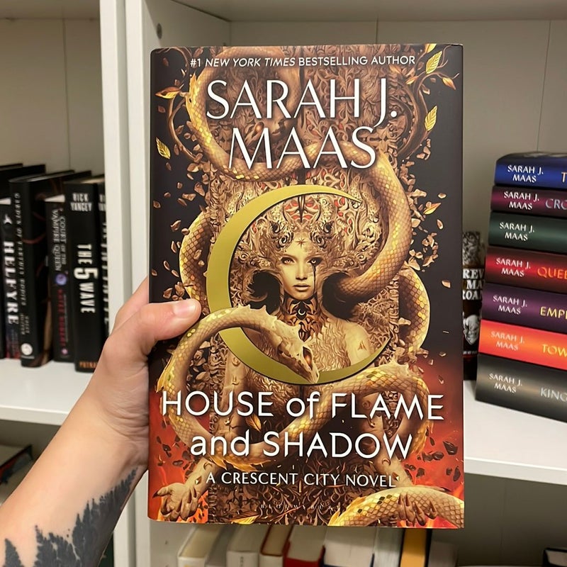 House of Flame and Shadow by Sarah J Maas, Hardcover | Pangobooks